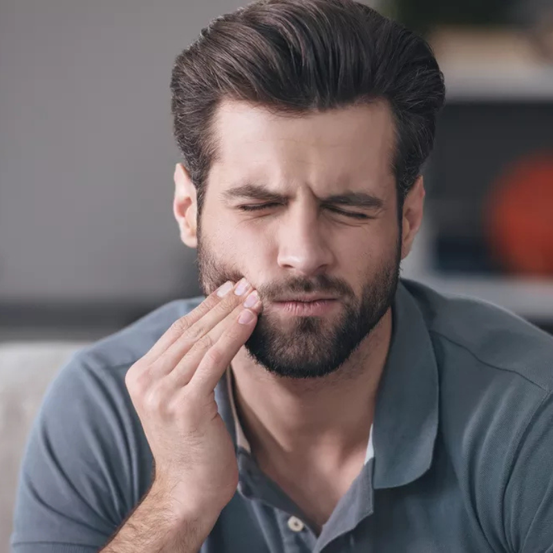 Mal de dent : causes, symptômes et solutions naturelles efficaces à do